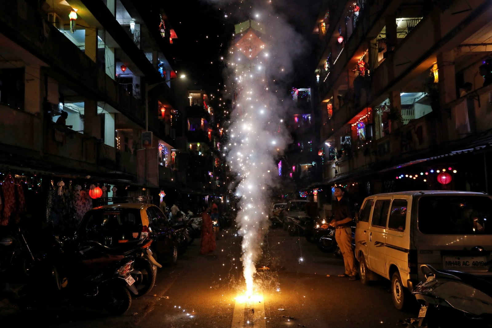 Free-for-all Diwali fireworks despite Supreme Court order as pollution ...