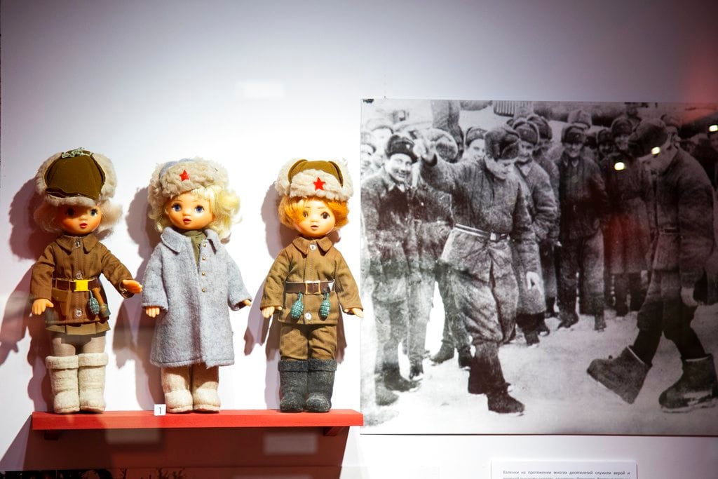 Russians keep alive winter boots tradition - cnbctv18.com