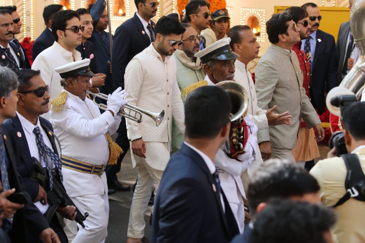 Isha Ambani and Anand Piramal tie the knot in a star-studded ceremony ...