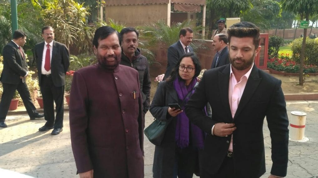 Paswan's daughter stages sit-in against his 'angootha chhap' jibe