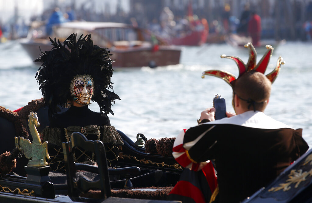 Carnival of Venice: A parade on the gondolas - cnbctv18.com