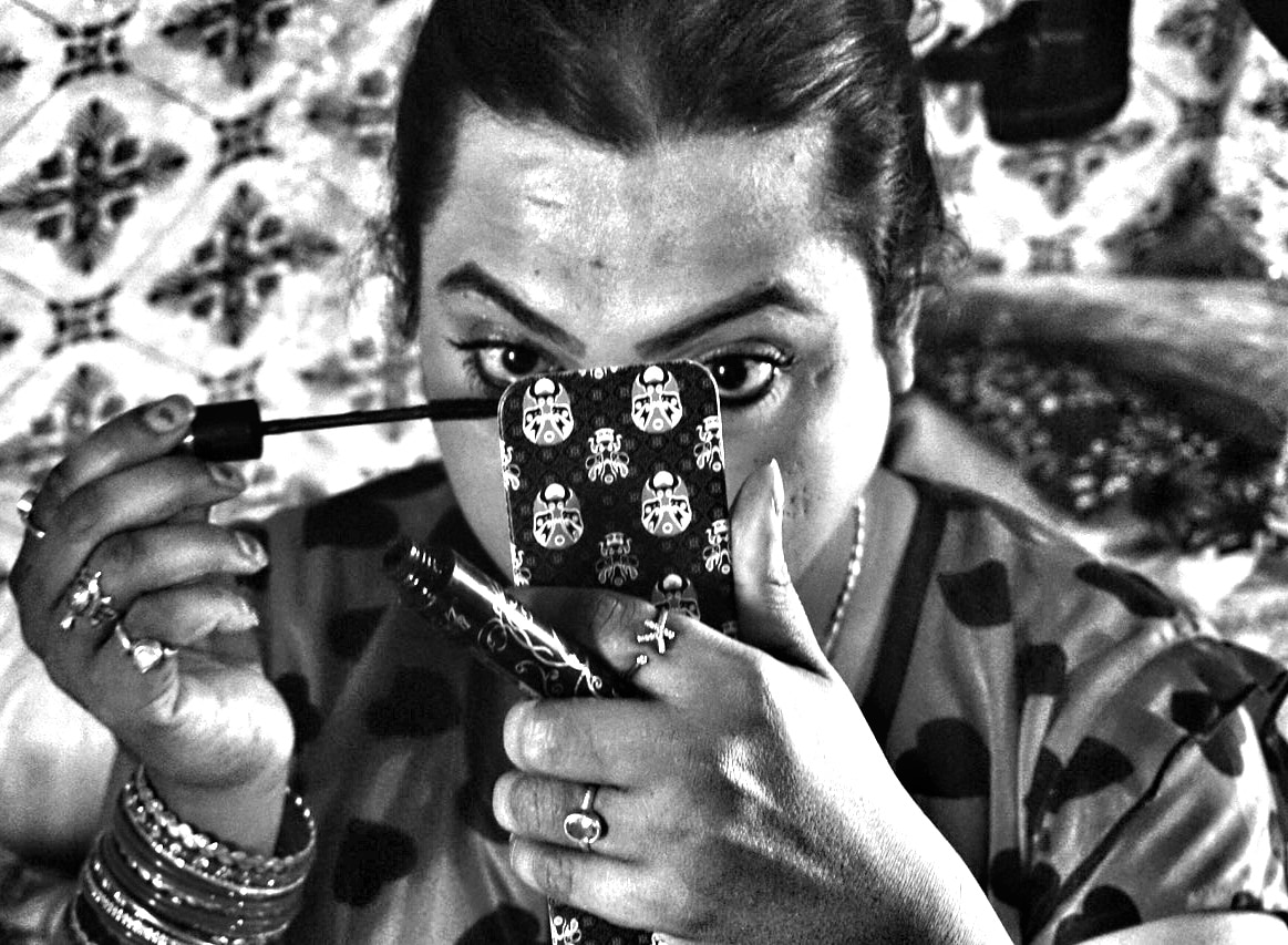 The life of transgenders at ‘Kinnar Akhada’ in Kumbh Mela - cnbctv18.com