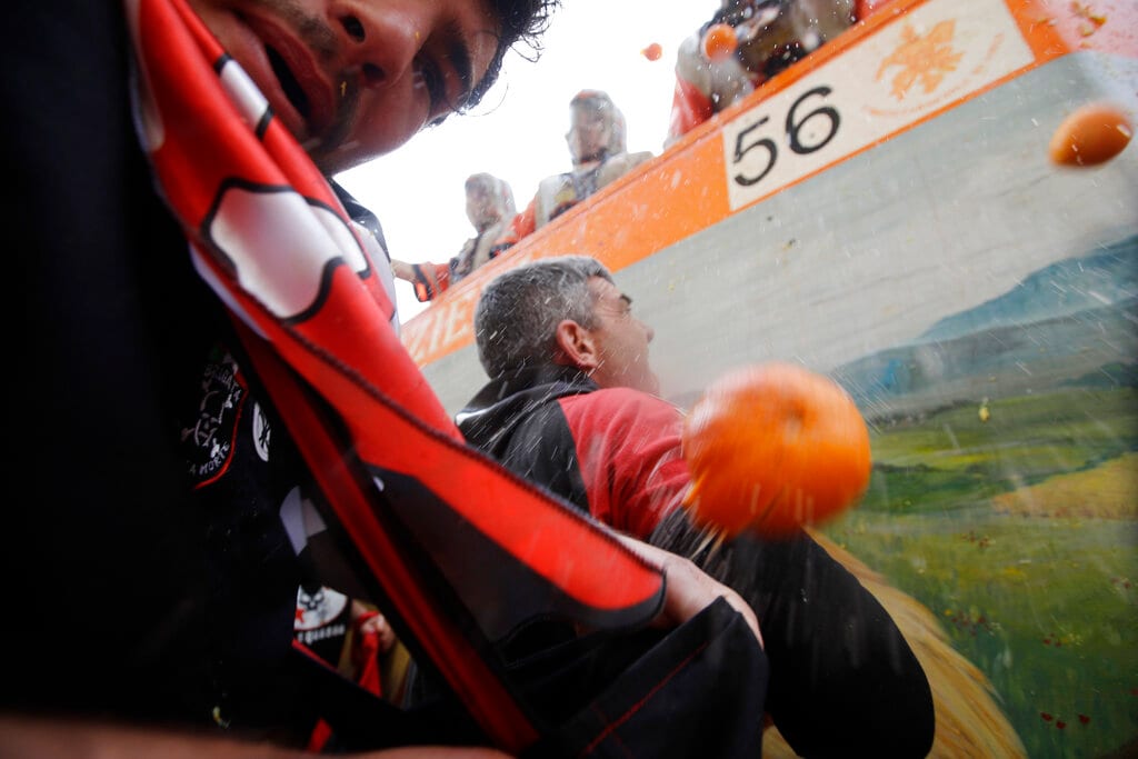 The Carnival of Ivrea: Italians celebrate the 'Battle of the Oranges ...