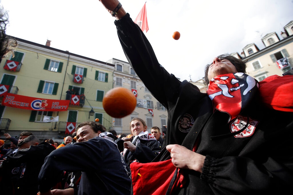 The Carnival of Ivrea: Italians celebrate the 'Battle of the Oranges ...