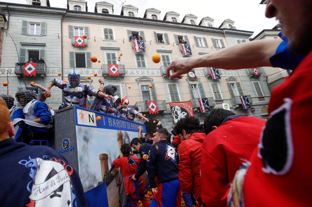 The Carnival of Ivrea: Italians celebrate the 'Battle of the Oranges ...