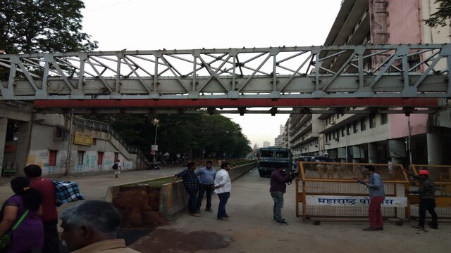 Footbridge collapse in Mumbai's CST killed 6, injured 31 - CNBC TV18