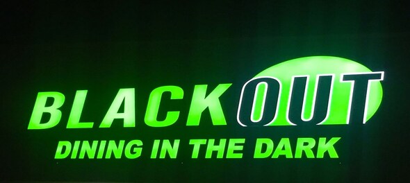 Food Blackout: Dining in the dark in Las Vegas - CNBC TV18