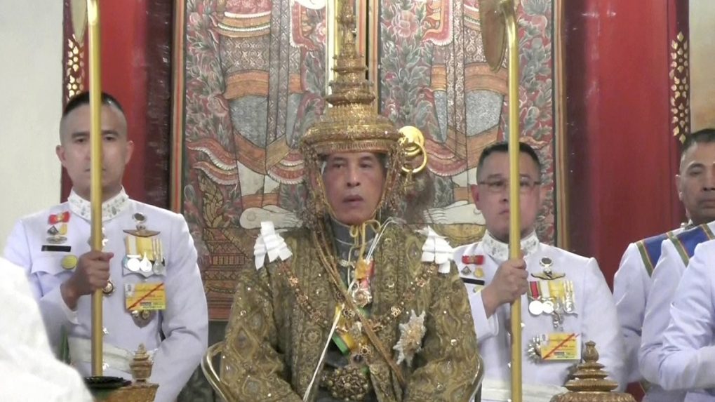 Thailand'S King Vajiralongkorn Formally Crowned As Divine Monarch