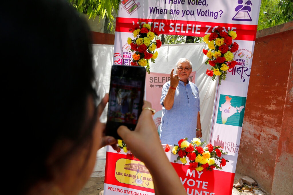 People cast their votes in sixth phase of 2019 Lok Sabha elections ...