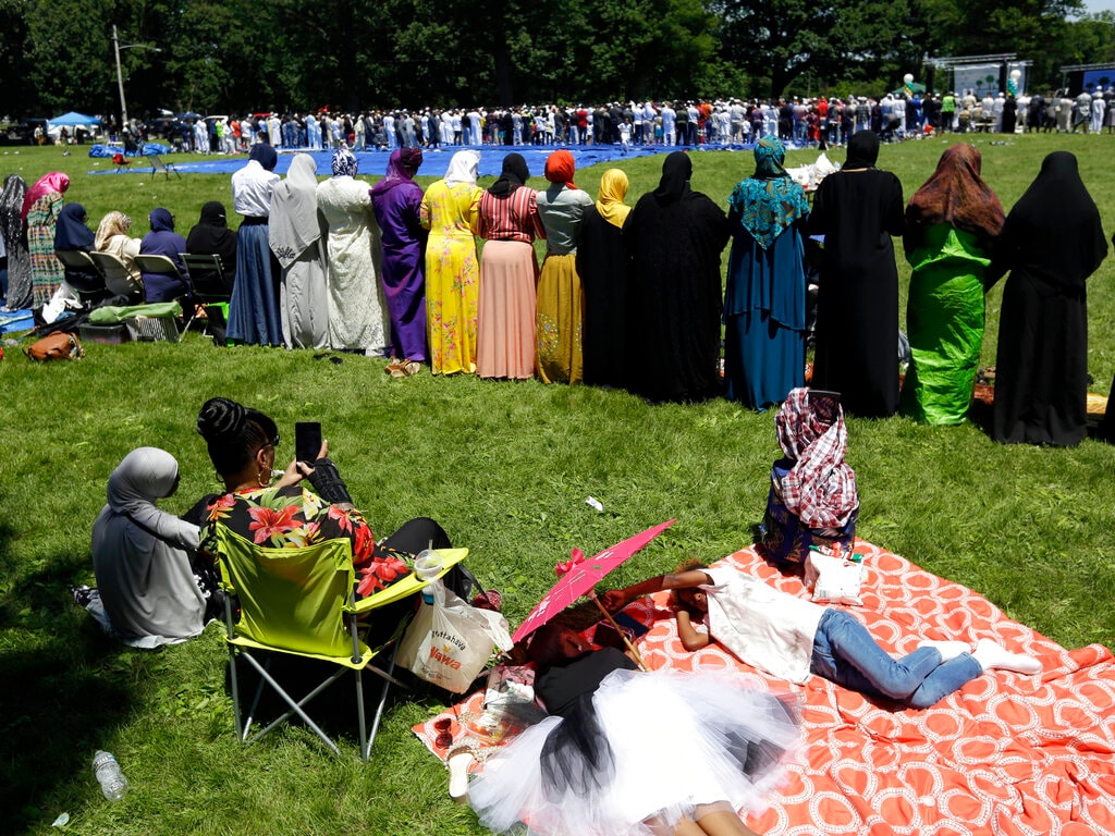 In Pictures: Muslims celebrate Eid al-Fitr around the world - cnbctv18.com