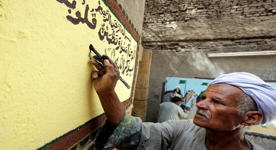 Egyptian Artist Paints Murals On Houses To Celebrate Haj