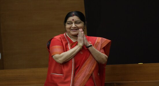 Roundup 2019: Remembering famous people who passed away in 2019 - CNBC TV18