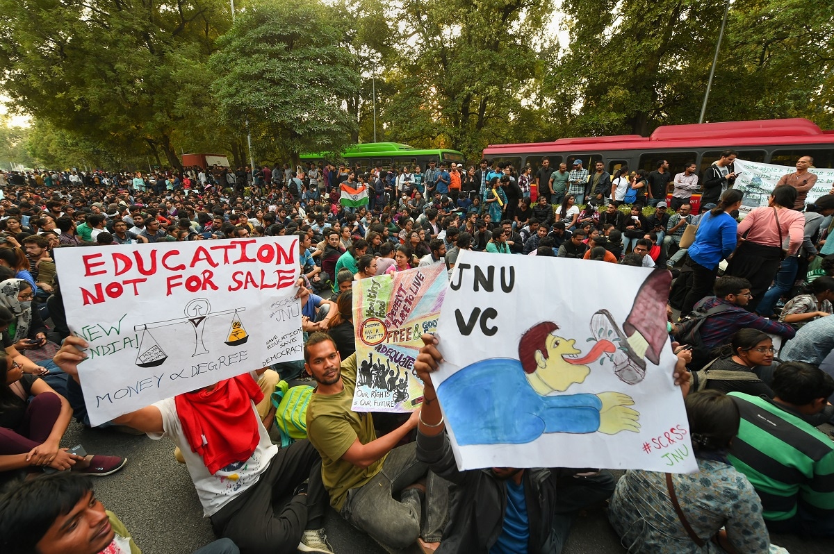 In pictures: JNU students allege police brutality during fee hike ...