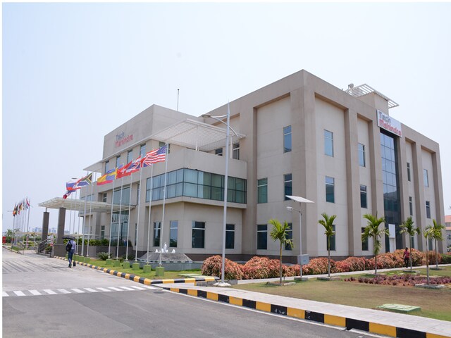 Tech Mahindra unveils AI centre at CET Bhubaneswar - CNBC TV18