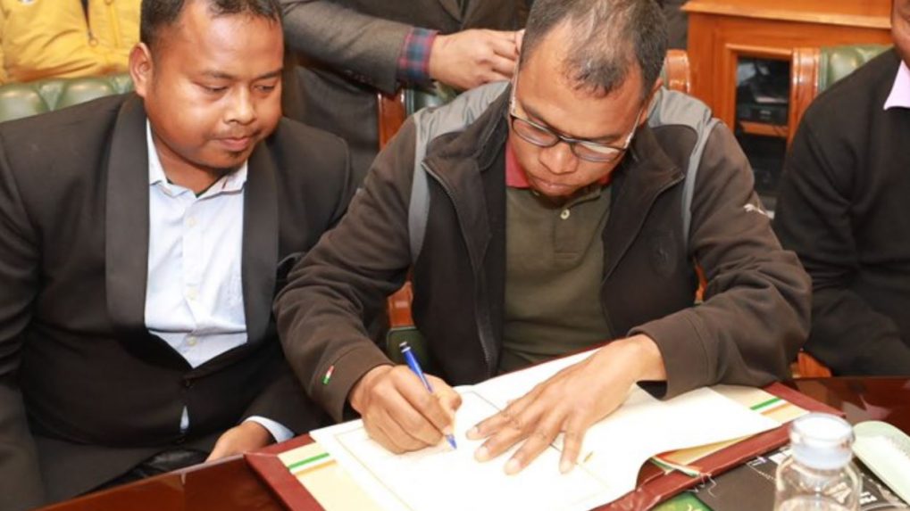 Govt inks pact, 34,000 Bru-Reang refugees to settle in Tripura