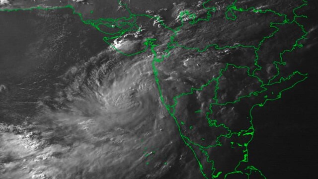 Cyclone Nisarga highlights: 2 dead, 3 injured as cyclonic storm enters ...