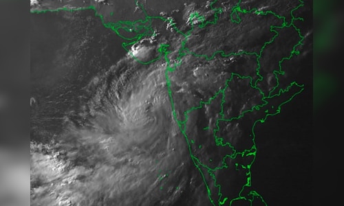 Cyclone Nisarga highlights: 2 dead, 3 injured as cyclonic storm enters ...