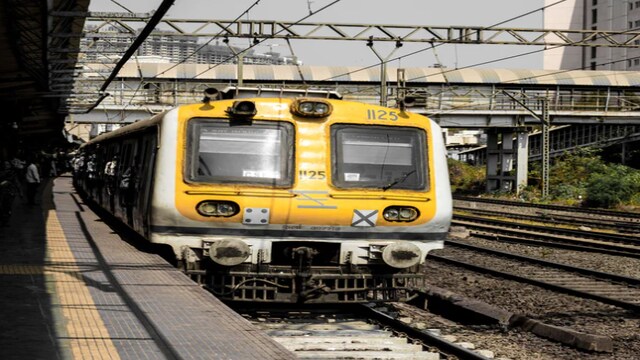 Mumbai local AC trains to see big fare cut; London Metro-like fare ...
