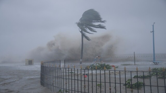 Cyclone Jawad Highlights: Rain lashes Odisha, Kolkata, other parts of ...