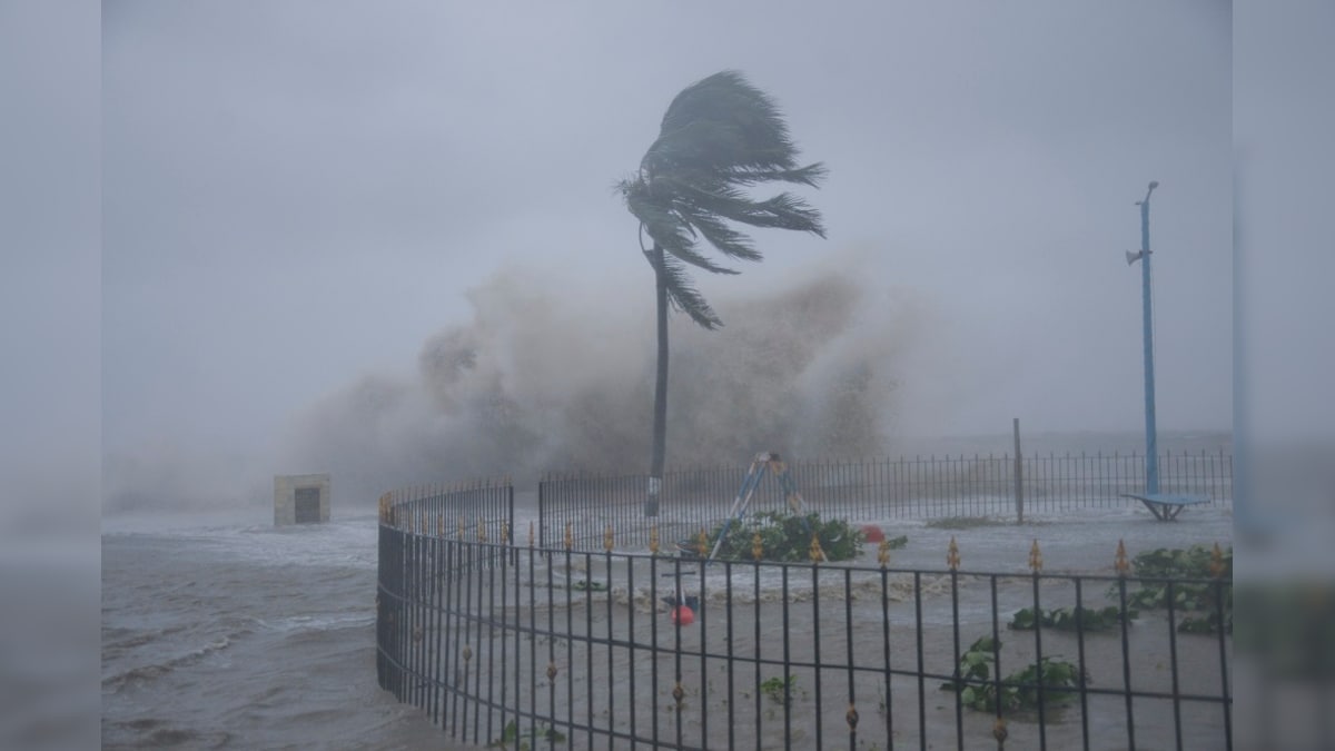 Cyclone Jawad Highlights: Rain lashes Odisha, Kolkata, other parts of ...