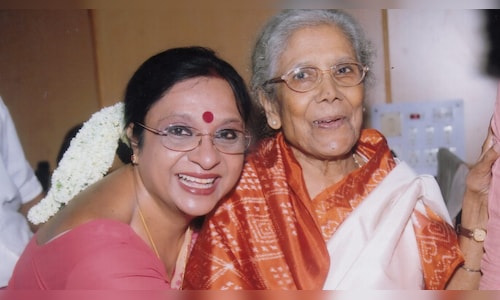 'Demeaning': Veteran singer Sandhya Mukherjee, 90, refuses Padma Shri ...