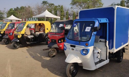 Mahindra Electric Mobility Launches New Alfa Cng'S Passenger, Cargo ...