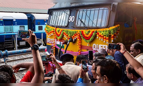 Deccan Queen from Mumbai to Pune completes 92 years - CNBC TV18