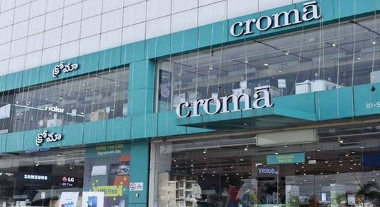 Navratri 2023: Croma unveils spectacular Alpona on iconic Howrah Bridge ...