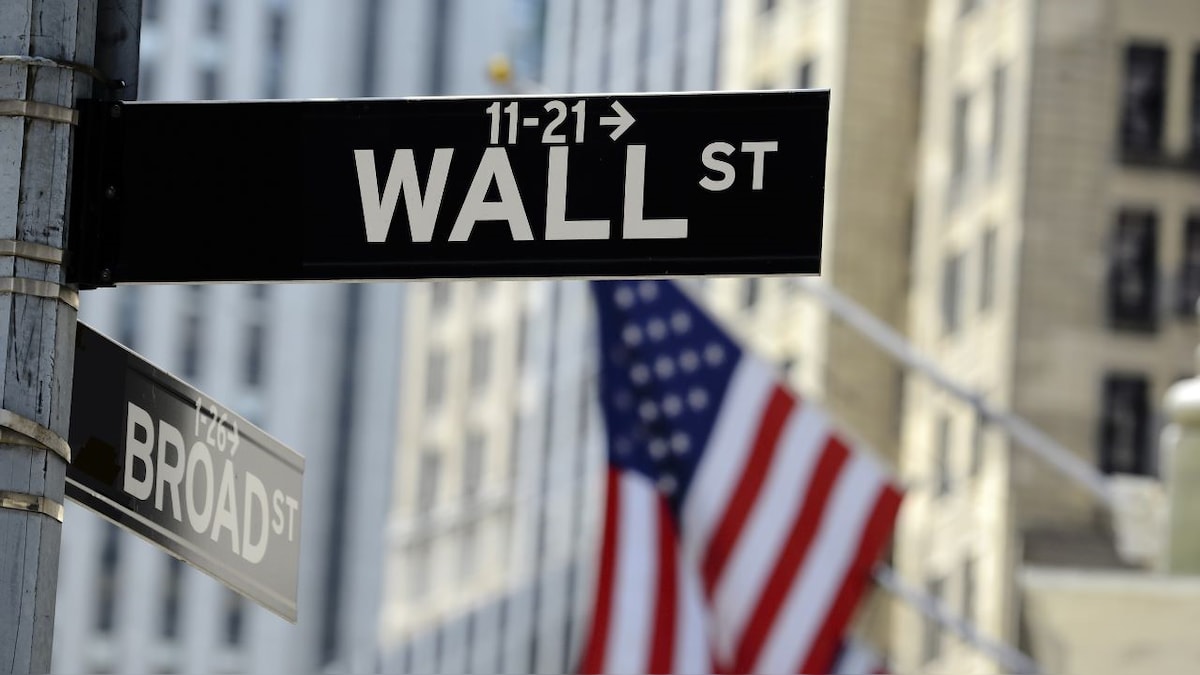 Wall Street gains value, Treasury yields dip as election day rolls on ...