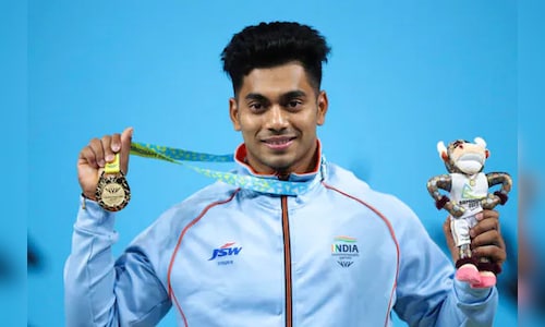 Weightlifter Achinta Sheuli bags India's third gold at Commonwealth ...