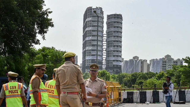Gone within 10 seconds! Noida Supertech twin towers demolished — Watch ...
