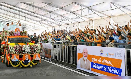 PM flags off Vande Bharat Express, inaugurates Phase I of Ahmedabad ...