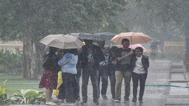Weather update | Road washed away in Karnataka, hundreds of UP villages ...