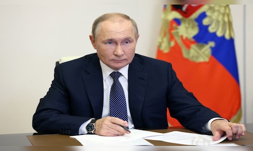 Watch: Vladimir Putin’s jittery feet movement sparks concern over his ...