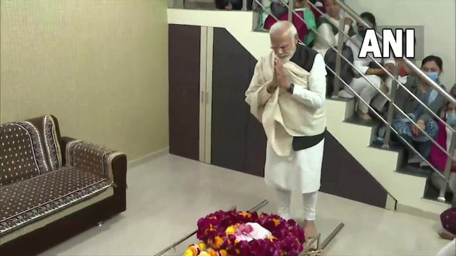 PM Modi Mother Hiraba Death Highlights: PM Modi bids final adieu to his ...