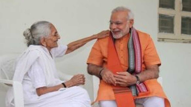 Heart-warming moments between PM Narendra Modi and mother Heeraben ...
