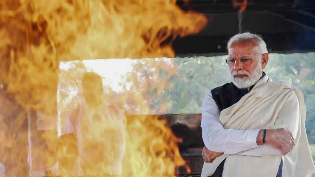 PM Modi Mother Hiraba Death Highlights: PM Modi bids final adieu to his ...