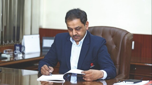 Shenu Agarwal to take over as MD & CEO at Ashok Leyland - CNBC TV18