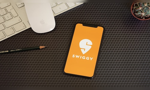 Swiggy ties up with Simpl to introduce one-tap checkout - CNBC TV18