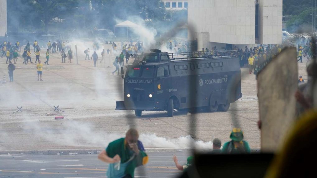 Bolsonaro supporters ransack key govt buildings in Brazil ...