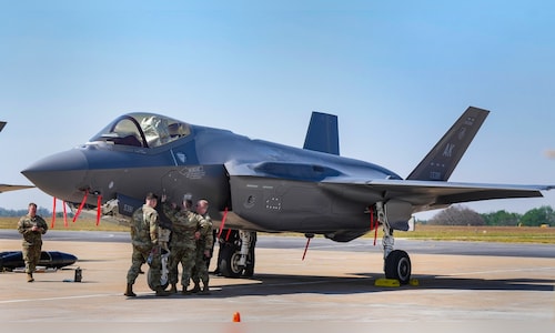 US shows off its most advance fighter jet F-35 in India’s largest ...