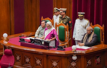 UP Budget Session 2023: SP MLAs protest, raise slogans of 'Rajyapal Go ...