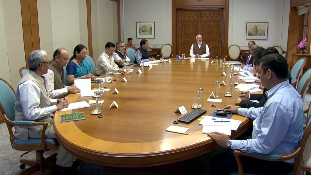 PM Modi chairs review meeting for covid situation, calls to enhance ...