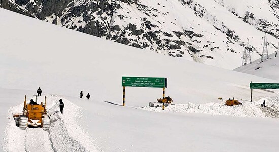 Fresh snowfall witnessed in Himachal, Uttarakhand — see pics - CNBC TV18