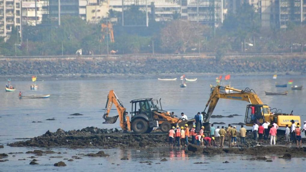 Demolition of 'illegal' construction in Mumbai’s Mahim triggers row ...