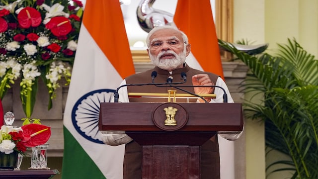 PM Modi greets US President Joe Biden with tight hug at G7 Summit in ...
