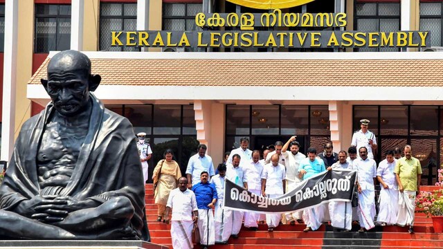 Kerala Assembly witnesses unprecedented protest against Speaker - CNBC TV18