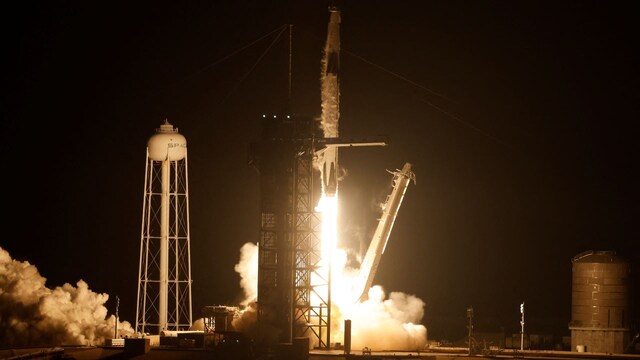 SpaceX capsule successfully docks at International Space Station with ...
