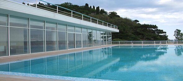Berlin to permit everyone to go swimming topless at public pools