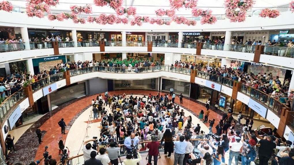 In Pics | Fans throng Apple's flagship store in Delhi